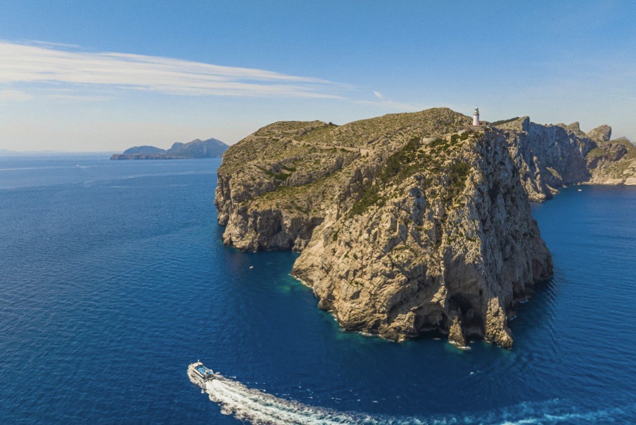 Crucero en barco en la bahía de Pollensa desde 25€