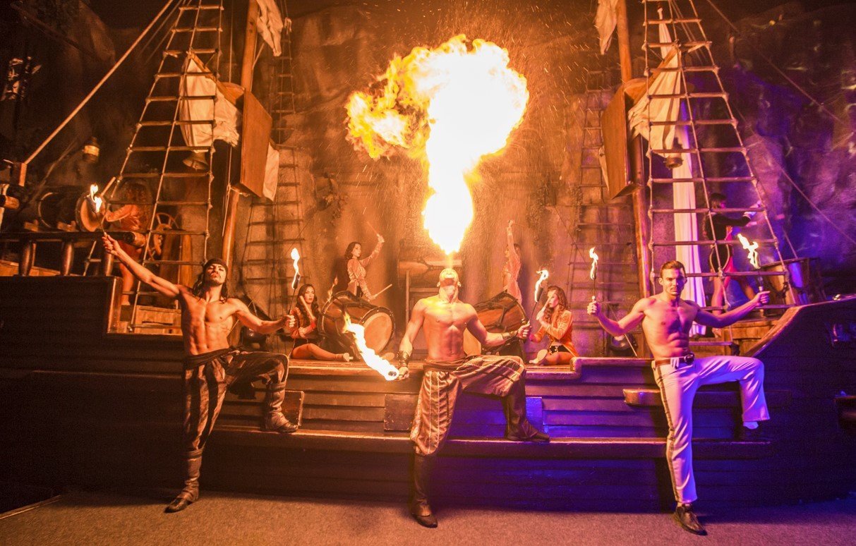 Pirates Show Mallorca Main Deck: Bus + Ticket from 64€
